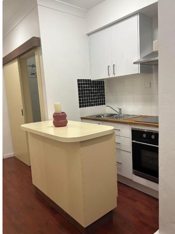 Mjed House Is Located At Macquarie Fields In Ducted Air-conditioned & Free Wifi - Saint Andrews