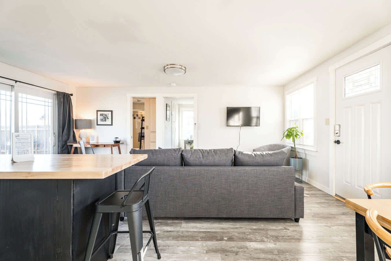 #Stayinmydistrict Depot Bench Near Downtown Bsu - Boise