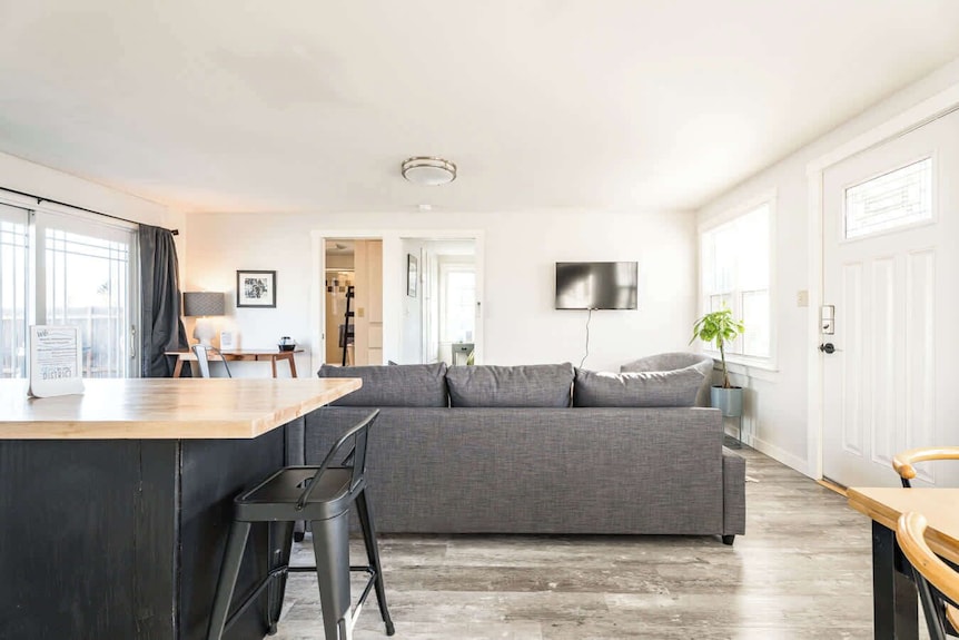 #Stayinmydistrict Depot Bench Near Downtown Bsu - 博伊西