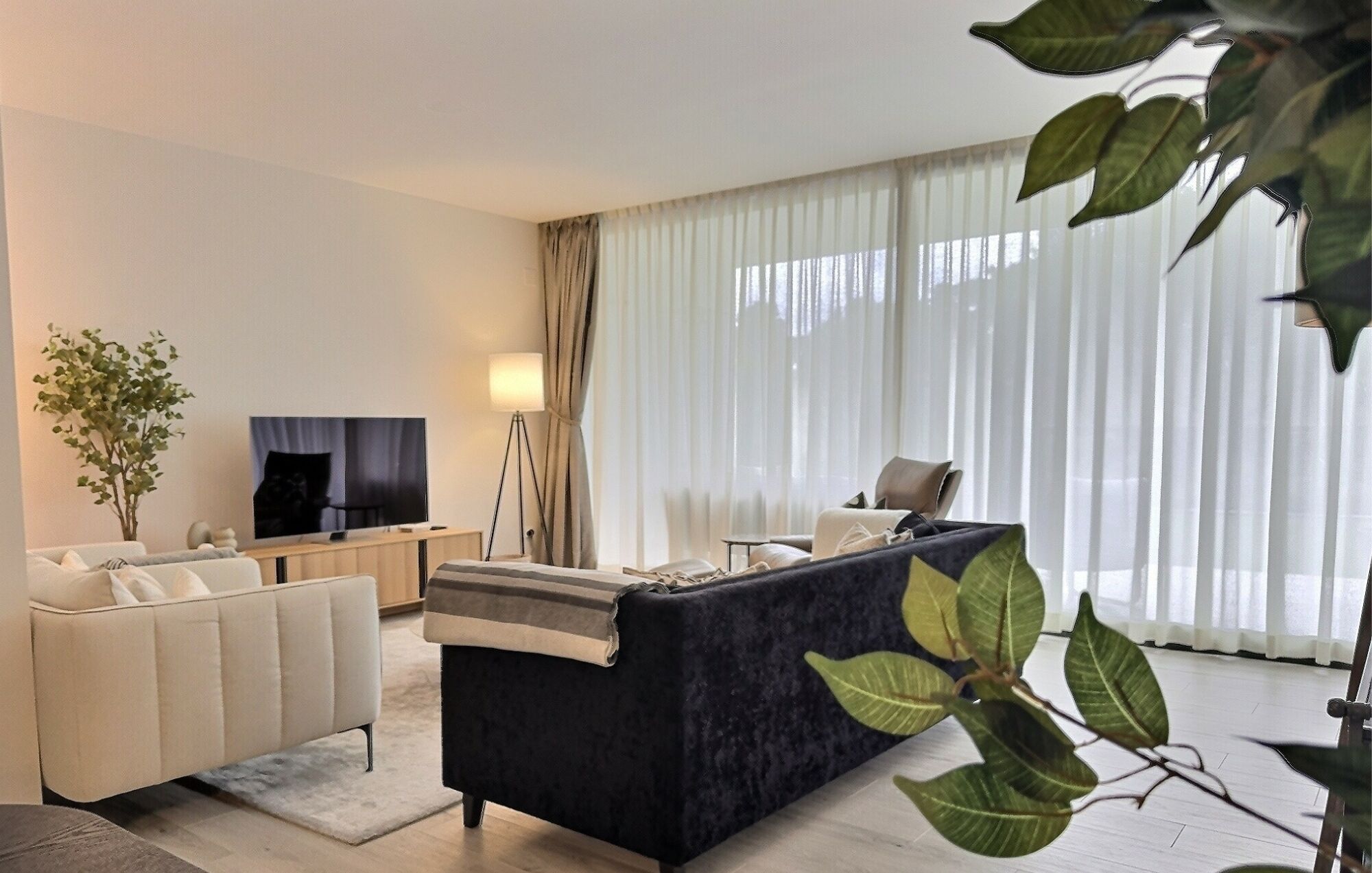 Experience Luxury In This Stunning Three-bedroom Modern Townhouse Frontline To The San Roque Golf - Castellar de la Frontera