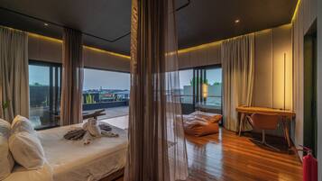 Villa Deluxe, vista para a piscina | 4 quartos, cofre no quarto, secretária, ferro/tábua de engomar