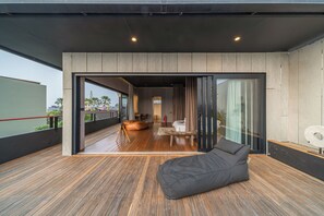 Vila luxo, vista para a piscina | 4 quartos, cofres nos quartos, escrivaninha