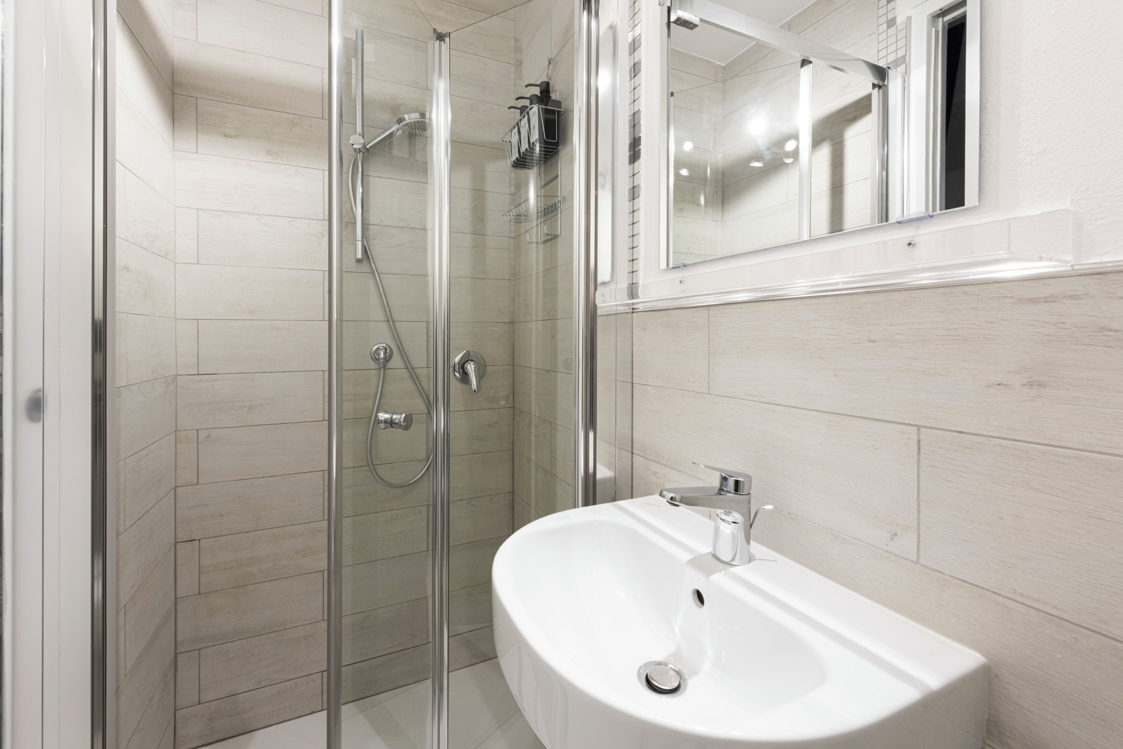 Apartamento Básico | Casa de banho | Artigos de higiene pessoal grátis, um secador de cabelo 