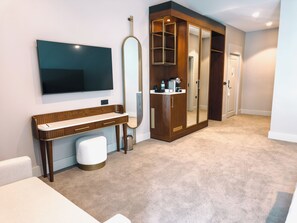 Quarto Duplo Superior, 1 cama king-size e sofá-cama, não fumadores | Roupa de alta qualidade, minibar