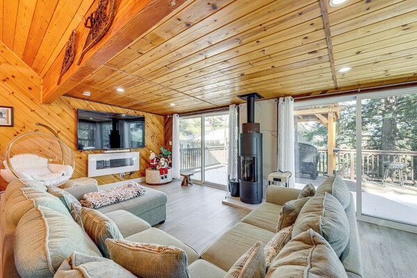 Wraparound Deck & Grill: Wrightwood Cabin Near Pct - Mountain High Resort, CA