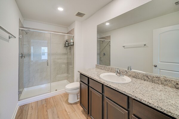 8 Mi To Lackland Afb: Pet-friendly Home W/ Yard! - San Antonio, TX