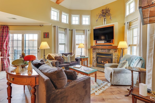 < 1 Mi To Mountain Creek Resort: Condo W/ Balcony - New Jersey