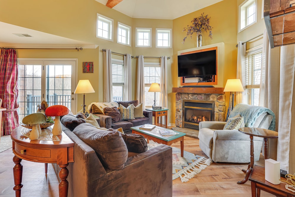 < 1 Mi To Mountain Creek Resort: Condo W/ Balcony - New Jersey