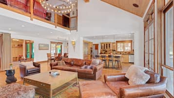 Cabine, 4 quartos | Sala de estar | Smart TV