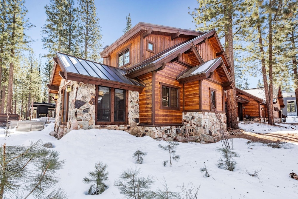 4br Cabin W/ Hot Tub Ultimate Truckee Escape 4 Bedroom Cabin - Truckee, CA