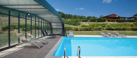 Piscina exterior sazonal