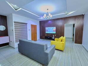 Apartamento Familiar, varanda, Vista para a cidade | Sala de estar