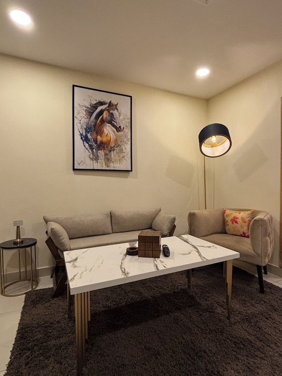 Skyluxe Cozy Designer Suite + Rooftop Pool Self-checkin -