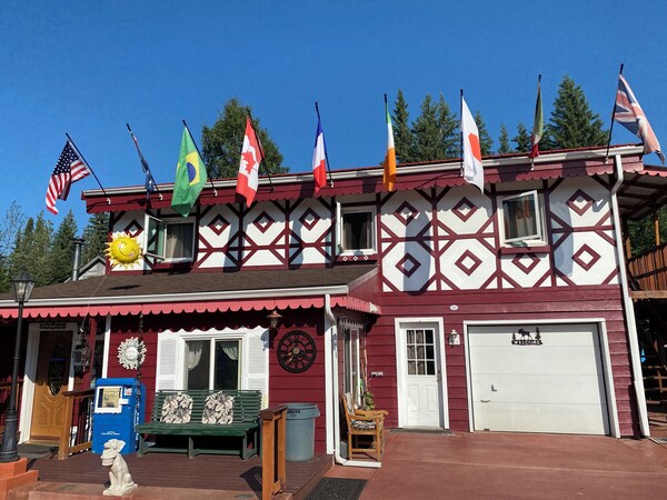 Billie's Backpackers Hostel - Fairbanks, AK