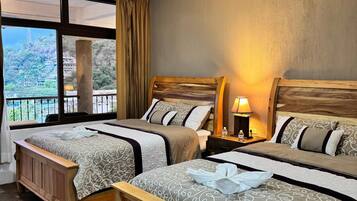 Quarto Duplo Familiar | Edredões de penas, secretária adequada para computadores portáteis