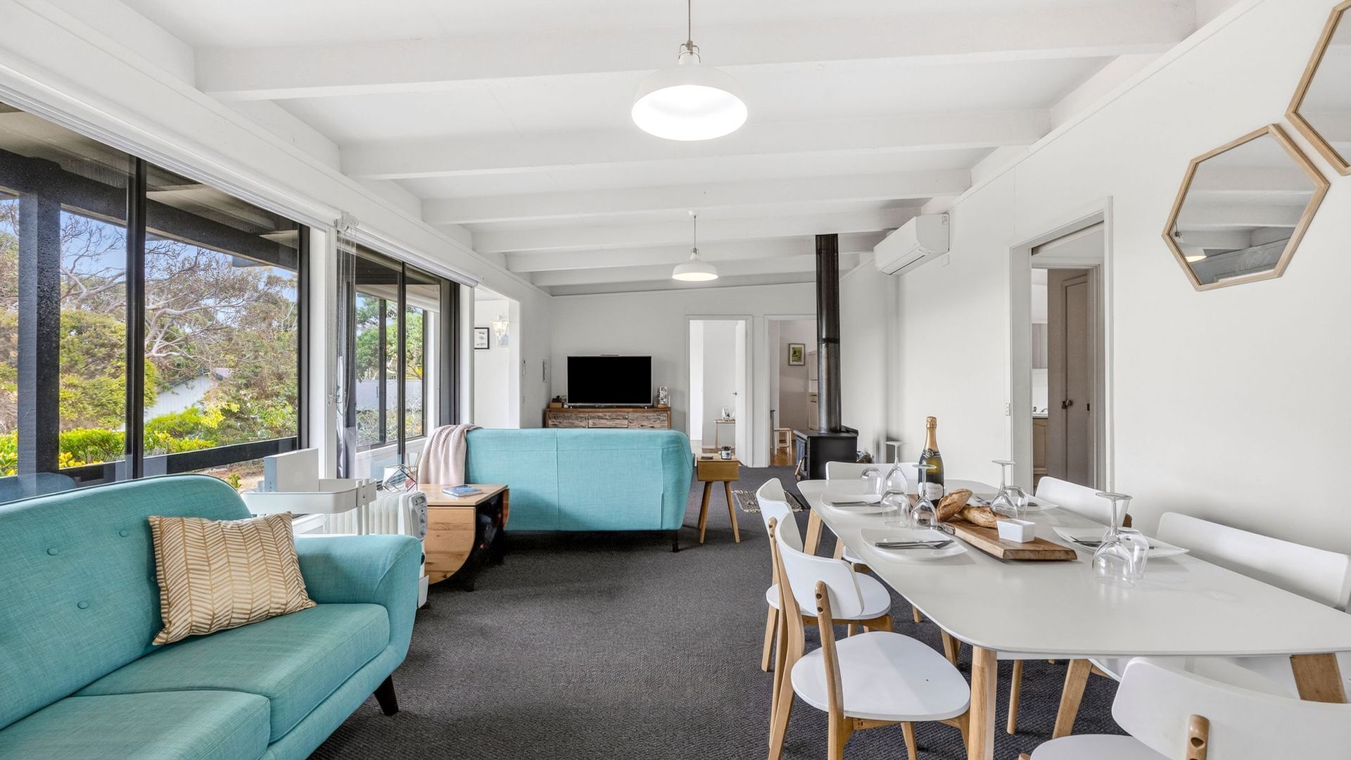 Oceanside Escape - Cozy Coastal Retreat, Steps From Steppy Beach - Aireys Inlet