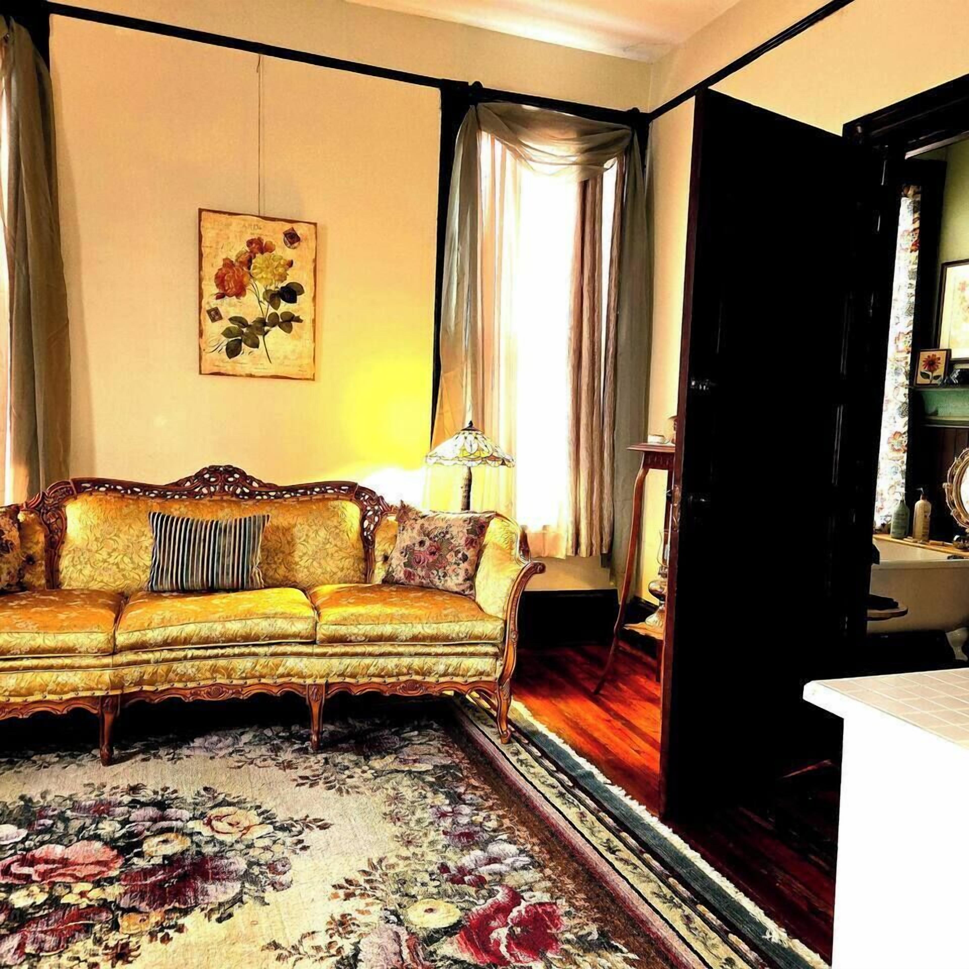 Balcony View Aptmnt ~ 2nd Flr W/private Entrance - Talladega, AL