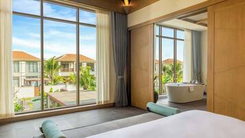 Villa, várias camas, acesso à piscina, vista para a piscina (Fusion 2BDR) | 2 quartos, com decoração personalizada, com mobília individualizada