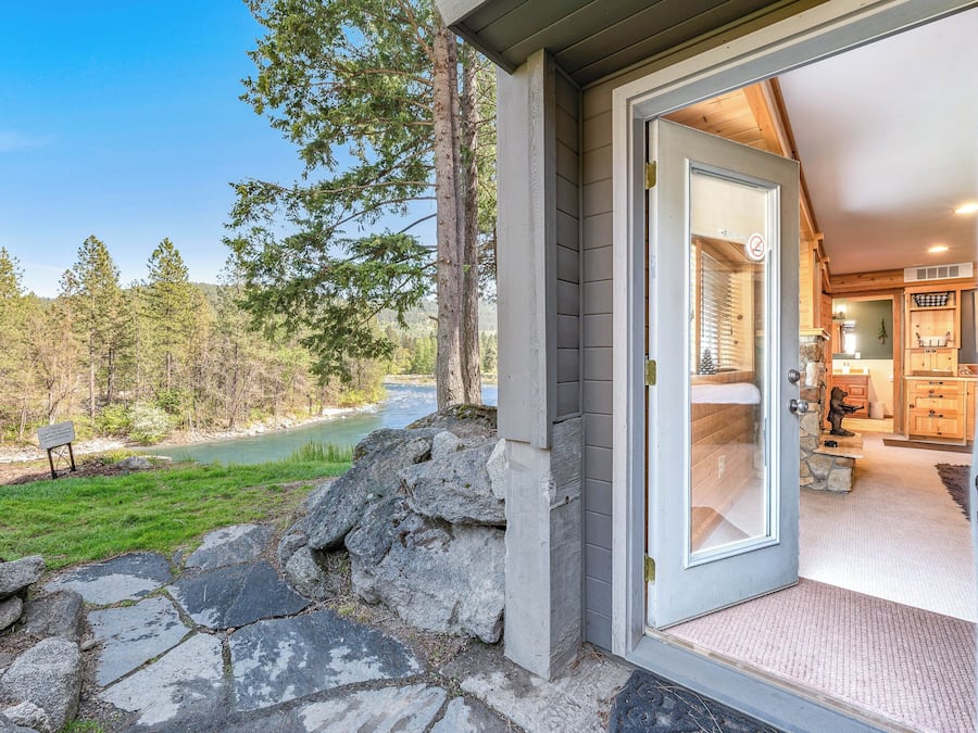 Superior Room, 1 King Bed, Non Smoking, River View, Pet Friendly | Terraço/pátio