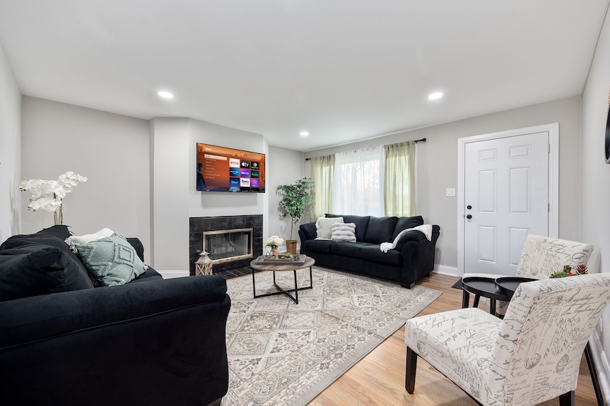 Charming 3-bedroom House With Ac And Wifi In Serene Bridgeview - Scottsdale - Chicago