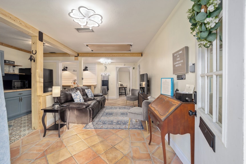 2/1 Historic Carriage House Walking Distance To Downtown - Ocala, FL