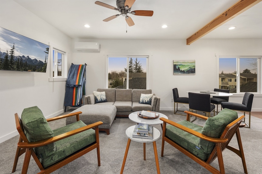 2nd Floor In Duplex 2br Ski & Hike Retreat Near Mt. Rainier - Enumclaw, WA