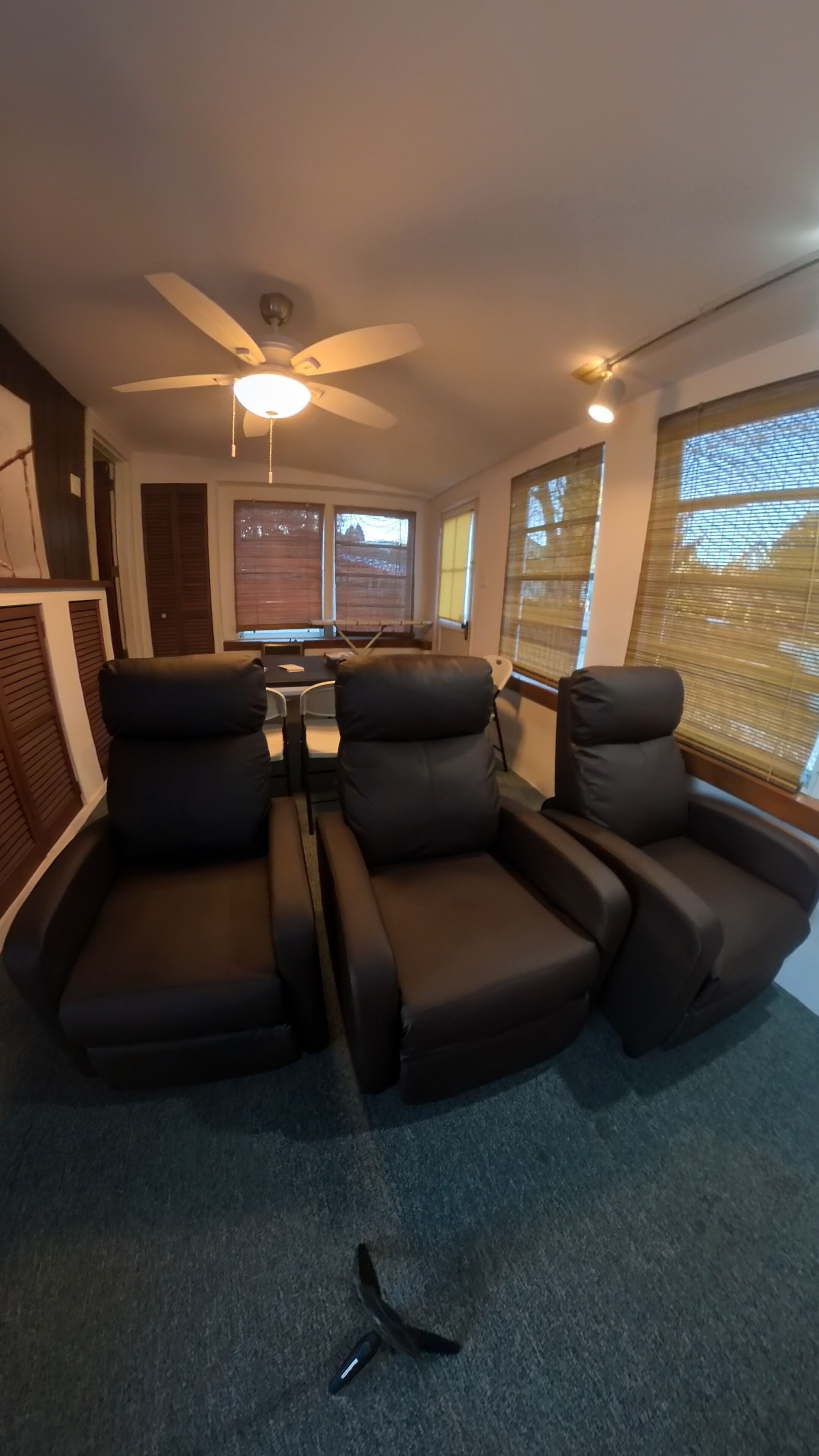 7 Person Sleeper- 4bd 2ba King Bed Lake Getaway - Glendora, NJ