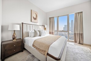 Apartamento Deluxe, várias camas | 3 quartos, lençóis de algodão egípcio, roupa de alta qualidade 
