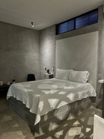 Quarto clássico | Cofres nos quartos, ferros/tábuas de passar roupa, Wi-Fi de cortesia