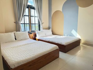 Quarto Triplo Superior | Camas de colchão viscoelástico, minibar, secretária