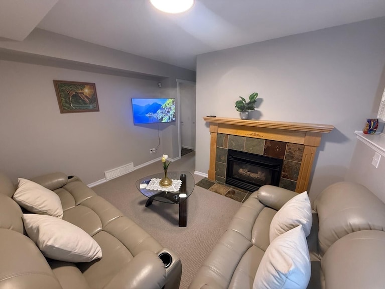 Private Legal Suite In A Bi-level Home - Calgary