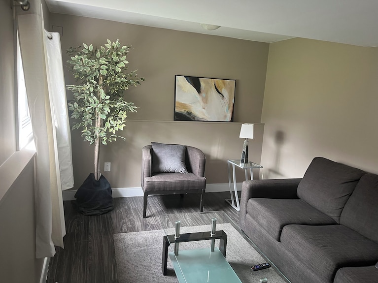 Cozy 2-bedroom Retreat Comfort, Style, And Relaxation Await You - Halifax, NS, Canadá