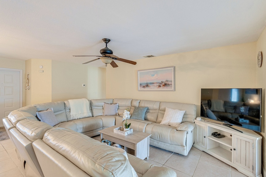 Fishing Dock & Grill: Pet-friendly North Port Home - North Port, FL