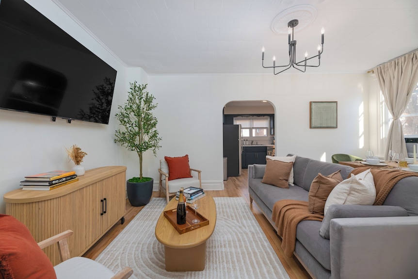 New! 3bedroom Gem 15 Minutes To Nyc With Fast Wifi, Ac, Sleeps 9 Guests - Edgewater, NJ