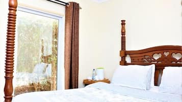 Quarto casal conforto, vista para o jardim | Escrivaninha, espaço de trabalho para notebook, Wi-Fi de cortesia