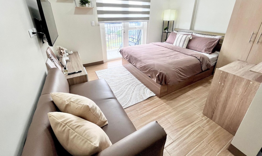 Room-cozy, Modern And Homey, The Bliss S - Iloilo City