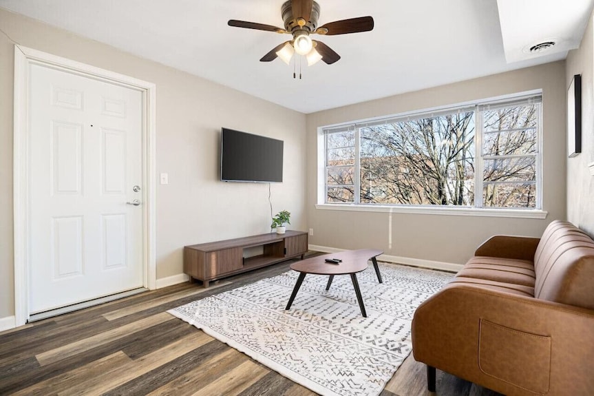 The Susan: A Cozy, Comfy 1bd Suite - Peoria, IL