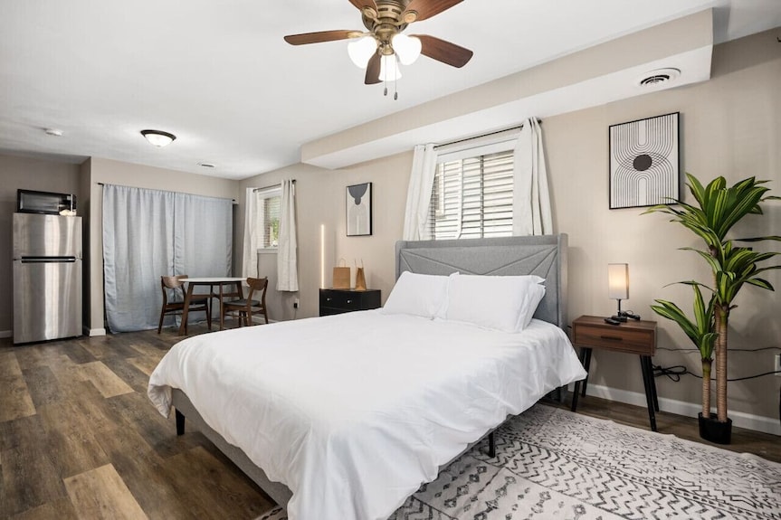 Stylish Studio Apartment With Modern Touches - Peoria, IL