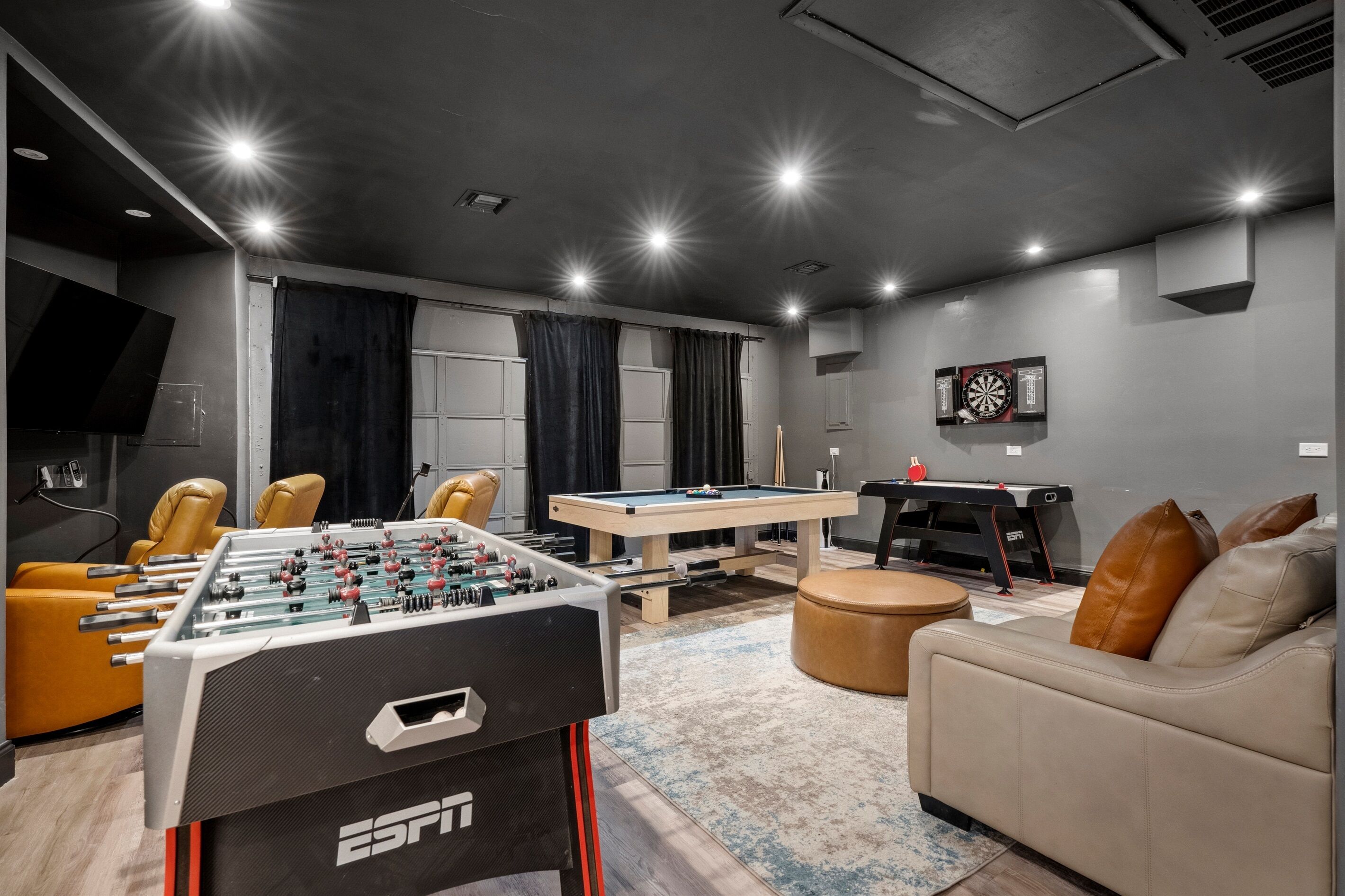 Beachfront Oasis W/ Htd Pool Cinema Game-room Tiki - Fort Lauderdale, FL