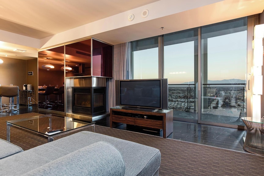 Strip View Bliss / No Resort Fees - Henderson, NV