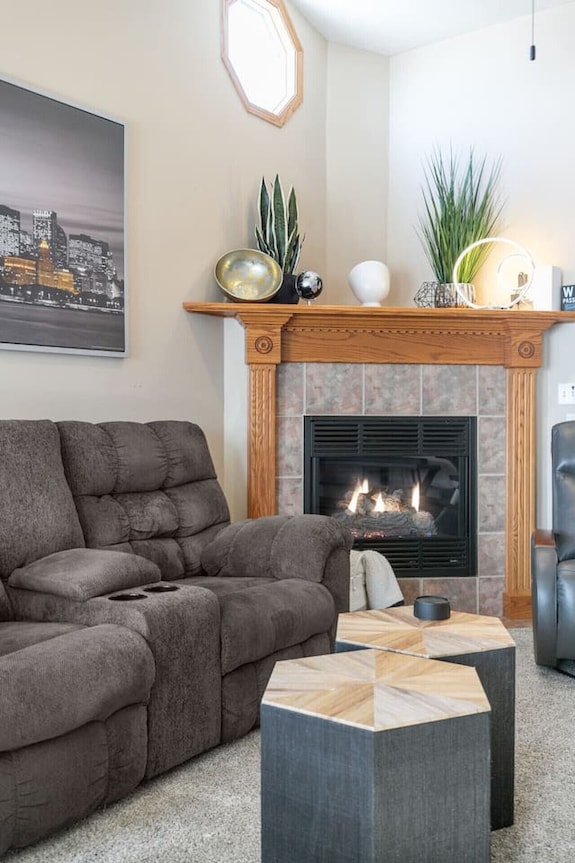 Fireplace! Fully Fenced Yard! - Green Bay, WI