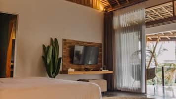 King Suite with Sea View | Roupa de alta qualidade, cofre com capacidade para portátil