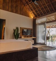 King Suite with Sea View | Roupa de alta qualidade, cofre com capacidade para portátil