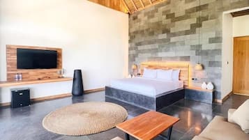 King Suite with Sea View | Roupa de alta qualidade, cofre com capacidade para portátil