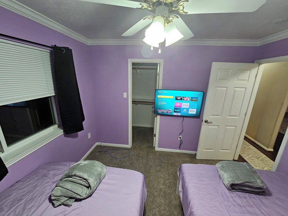 Spacious 2140sqft 4-bedroom house with AC, WiFi. NO PARTIES/SMOKING ...