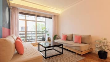 Apartamento, 4 quartos | Sala de estar