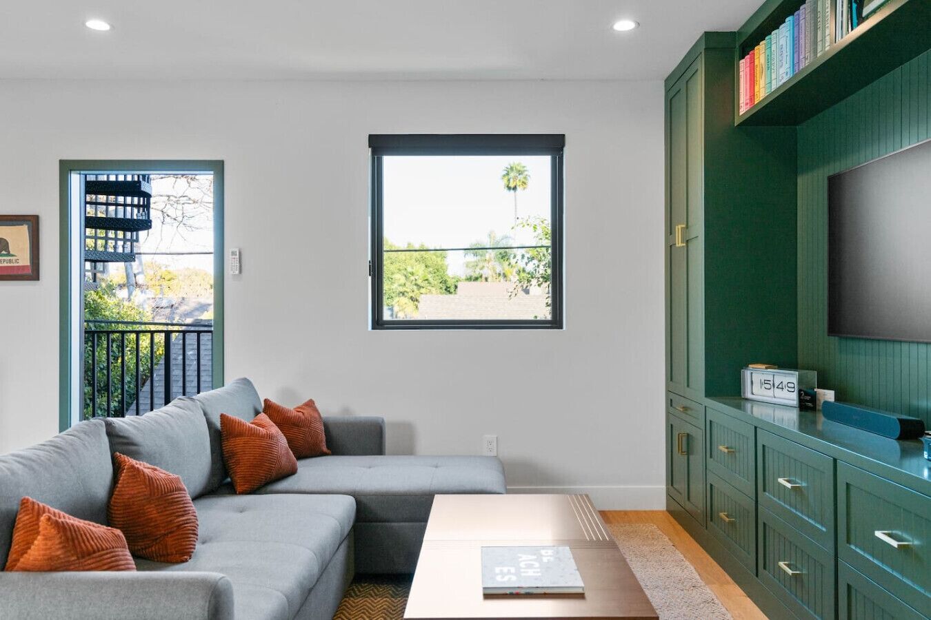 Contemporary Bi-level Unit W/private Roof Deck - Los Angeles, CA