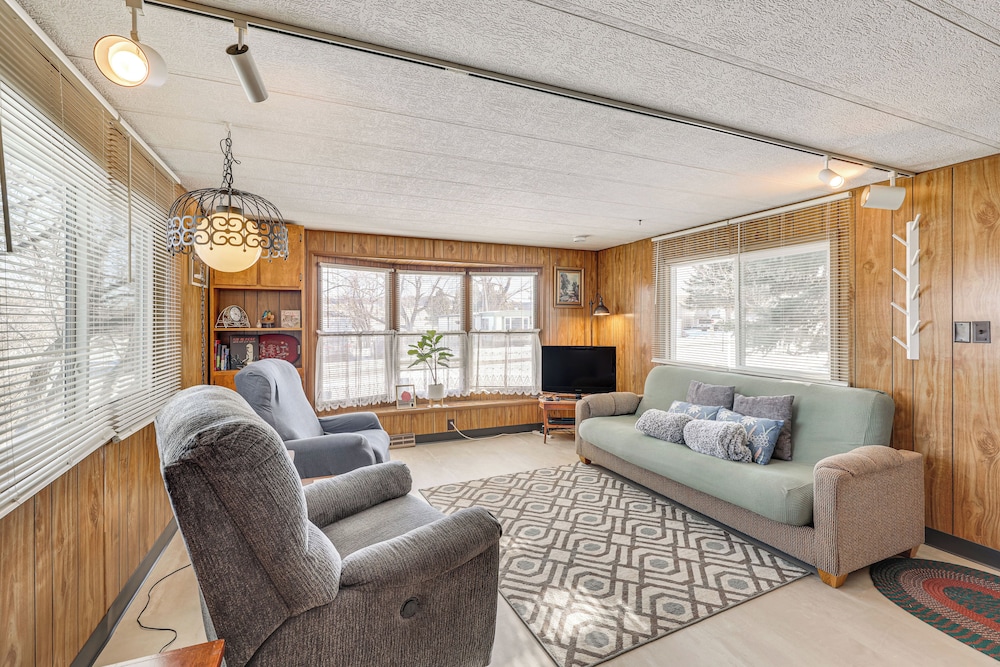 2 Mi To Sturgis Motorcycle Rally: Peaceful Home - South Dakota