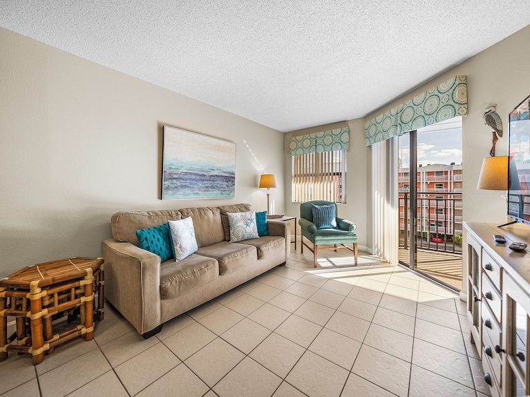 Relaxing Retreat | Gulf View Access + Pool - St. Petersburg