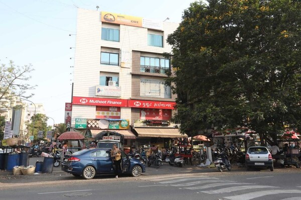 Hotel Sunrise Cave - Surat